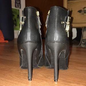 Sam & Libby | Shoes | Sam Libby Black Stilettos With Gold Trim | Poshmark